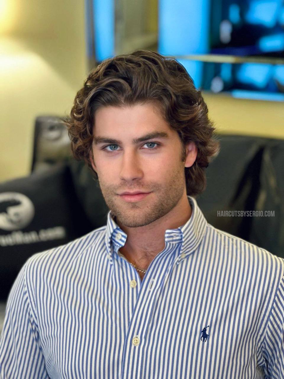 Master Your Look with a Classic Medium Wave Haircut by Sergio Slavnov – Haircuts By Sergio